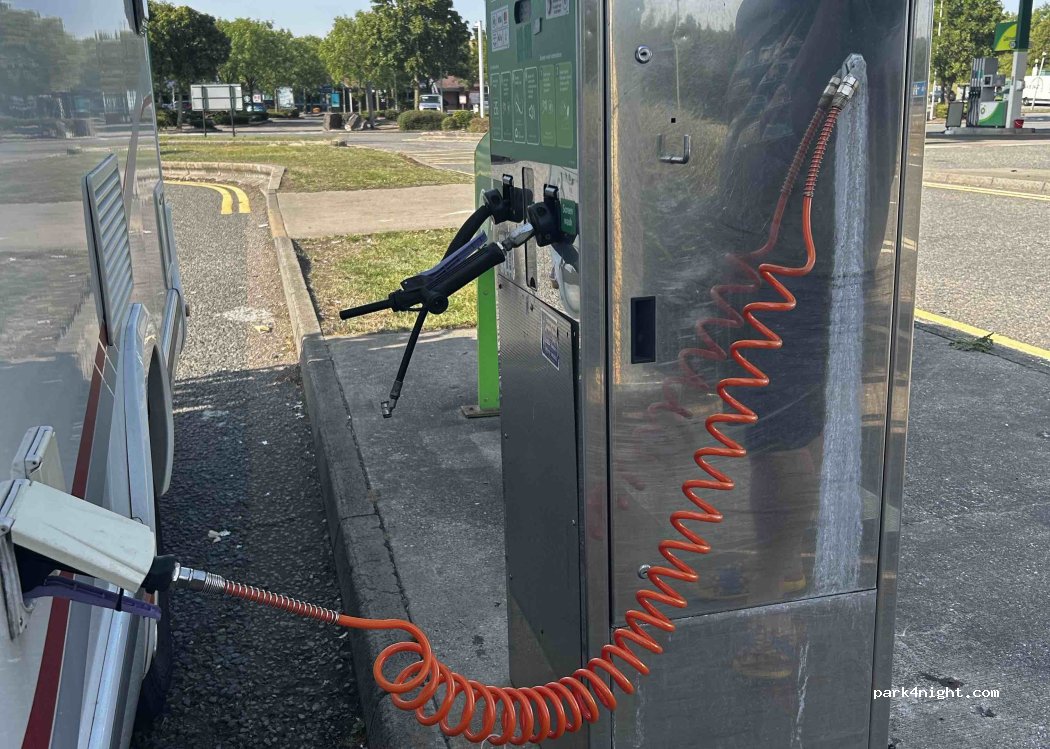 park4night - (CV35 0AA) Stratford-on-Avon - Warwick Services Southbound M40