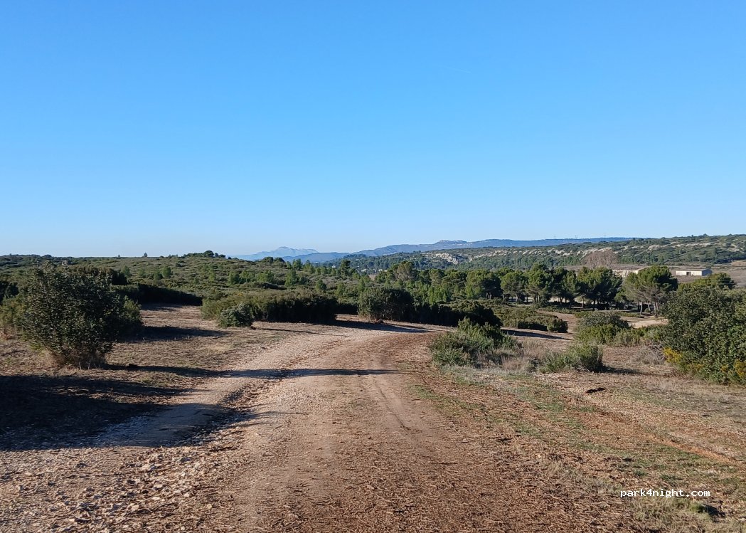 park4night - (13330) La Barben - Route d'Eguilles