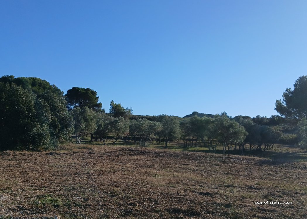 park4night - (13330) La Barben - Route d'Eguilles