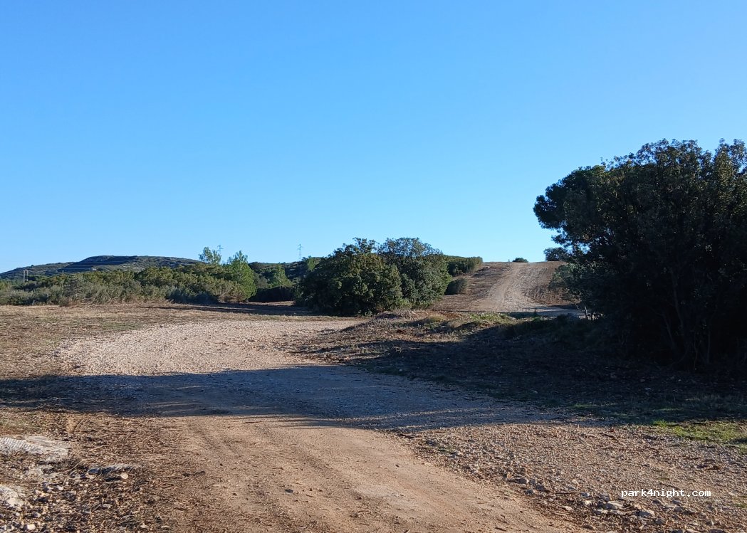 park4night - (13330) La Barben - Route d'Eguilles