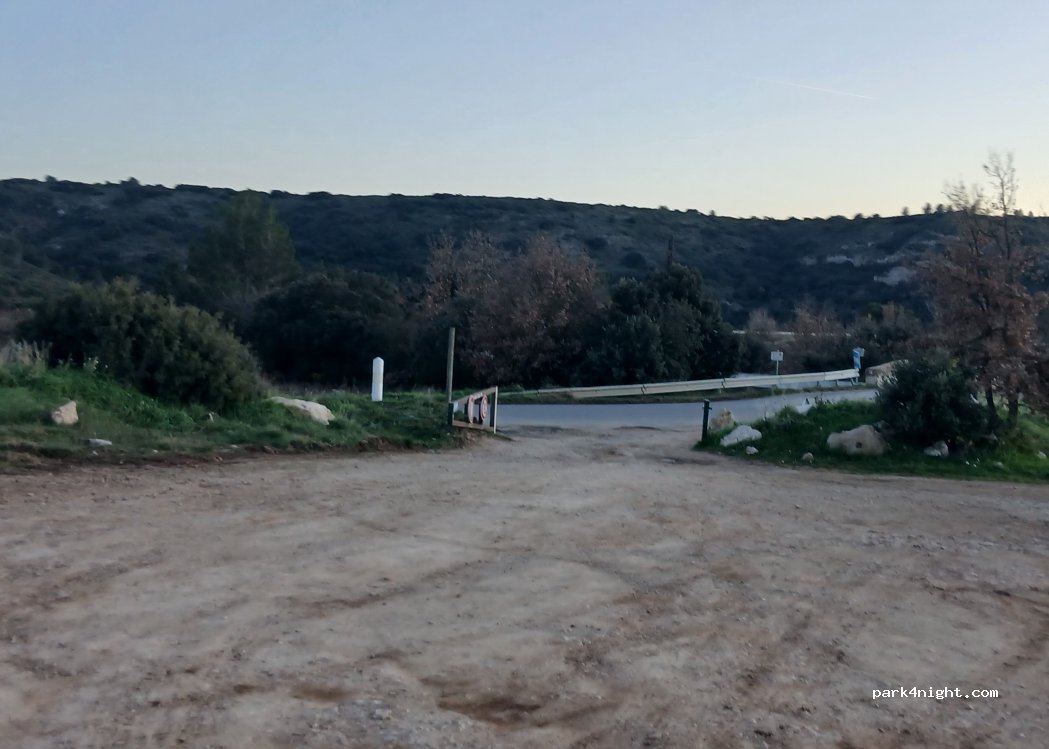 park4night - (13330) La Barben - Route d'Eguilles