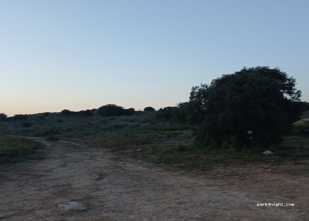 park4night - (13330) La Barben - Route d'Eguilles