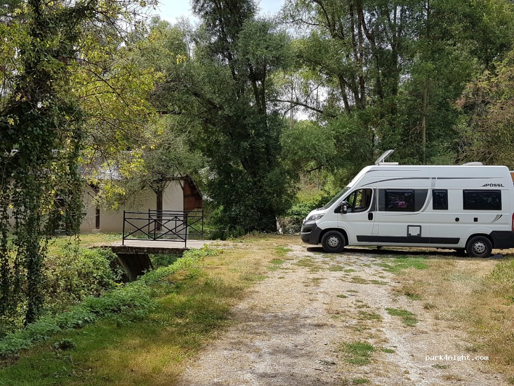 park4night - (18120) Lazenay - Chemin de la Ruette du Pont de l'Île