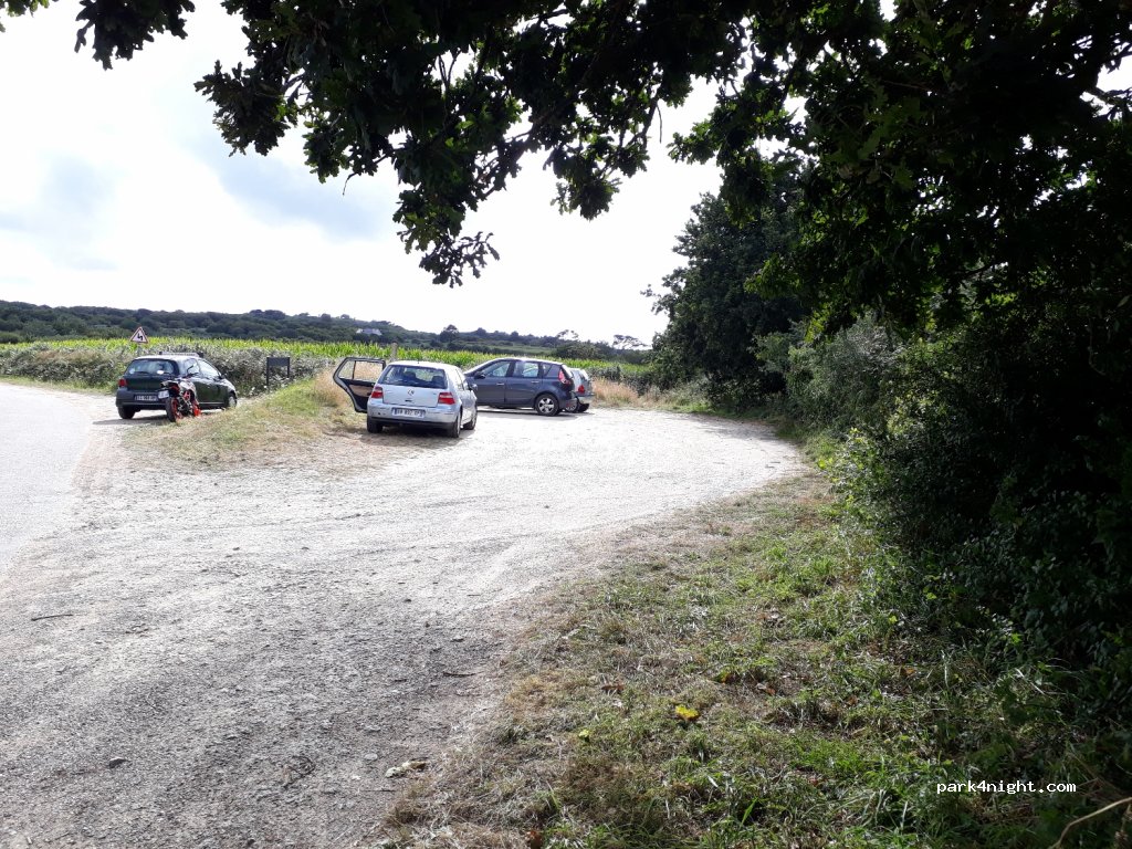 park4night - (29100) Douarnenez - 82 Route des Roches Blanches